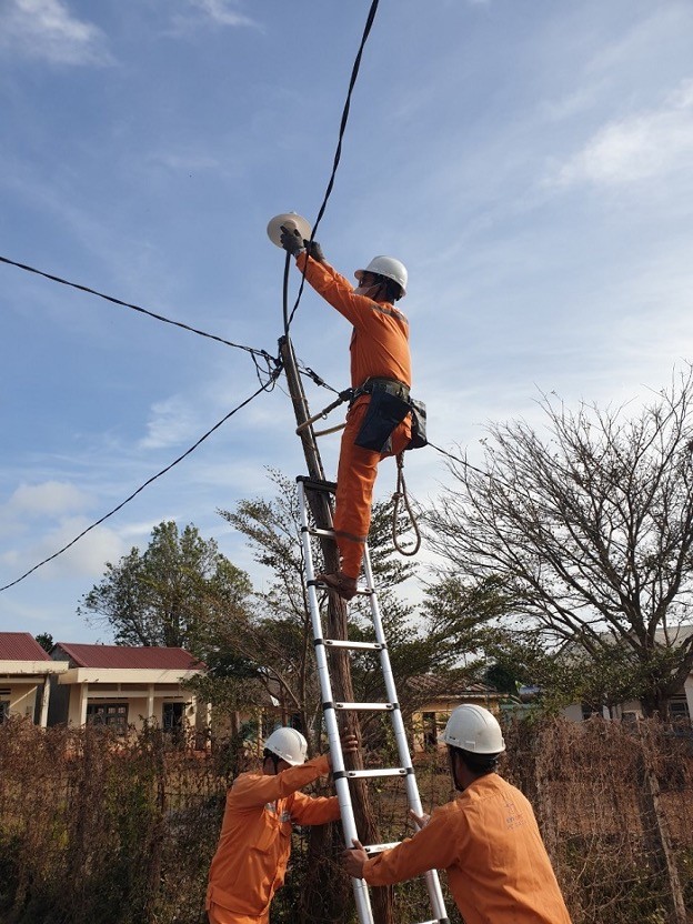 Nhiều hoạt động ý nghĩa của Điện lực trực thuộc PC Gia Lai nhằm tri ân ...