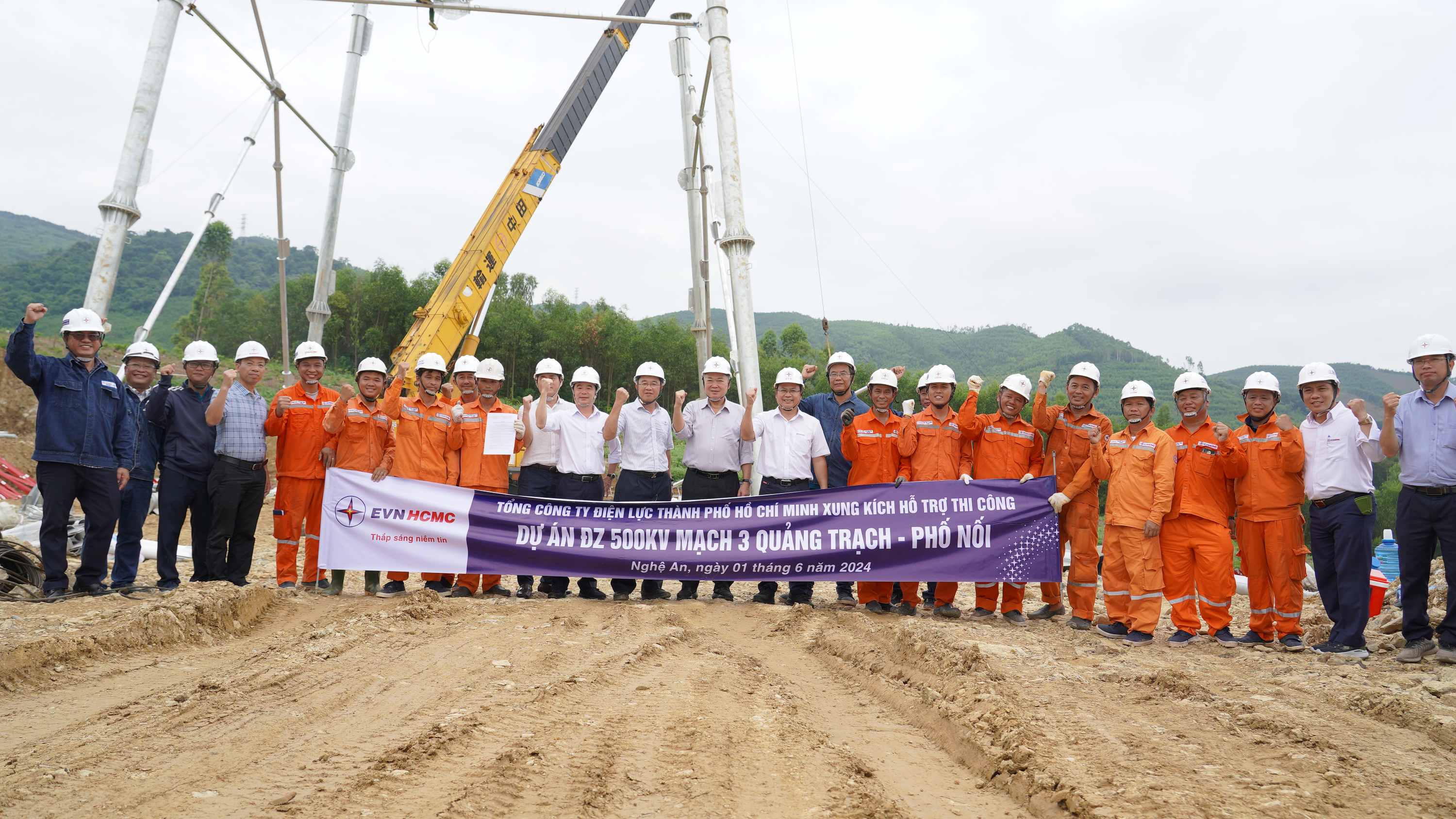 Đội xung kích EVNHCMC nỗ lực thi công, góp phần hoàn thành dự án đường ...